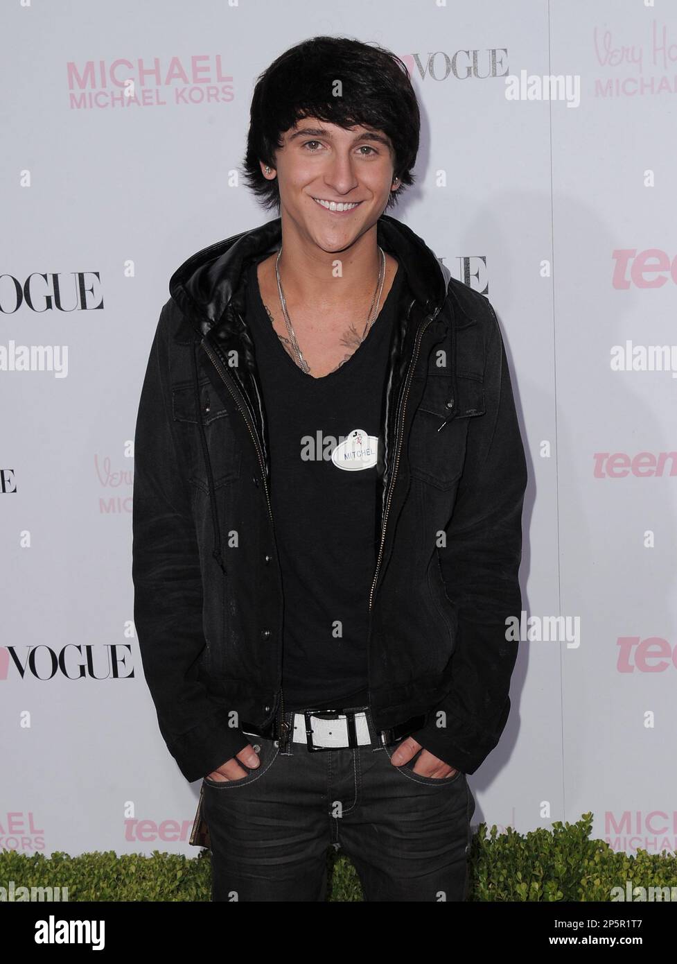 HOLLYWOOD - OCTOBER 01: Actor Mitchell Musso arrives at the 8th Annual ...