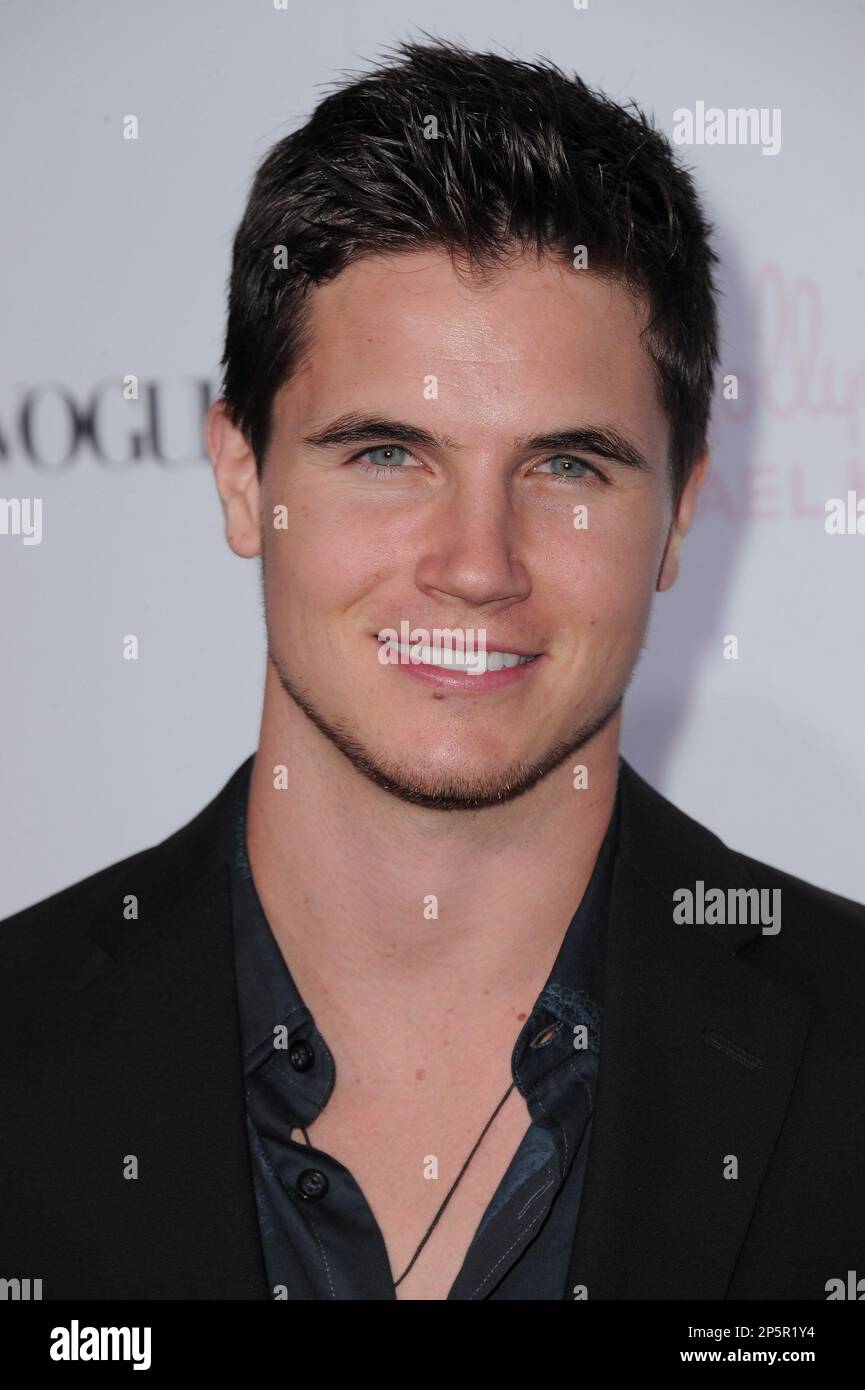 HOLLYWOOD - OCTOBER 01: Actor Robbie Amel arrives at the 8th Annual ...