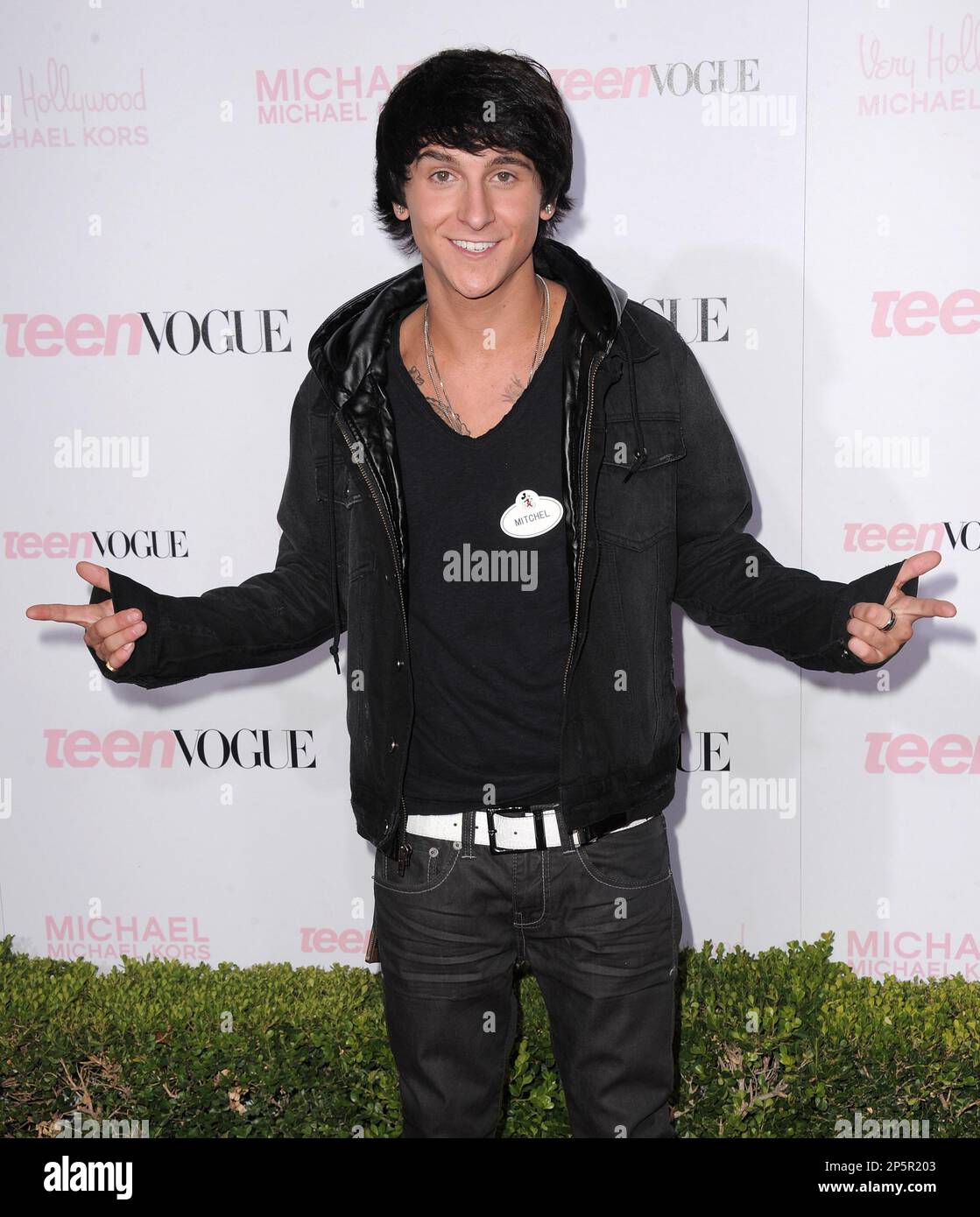 HOLLYWOOD - OCTOBER 01: Actor Mitchell Musso arrives at the 8th Annual ...