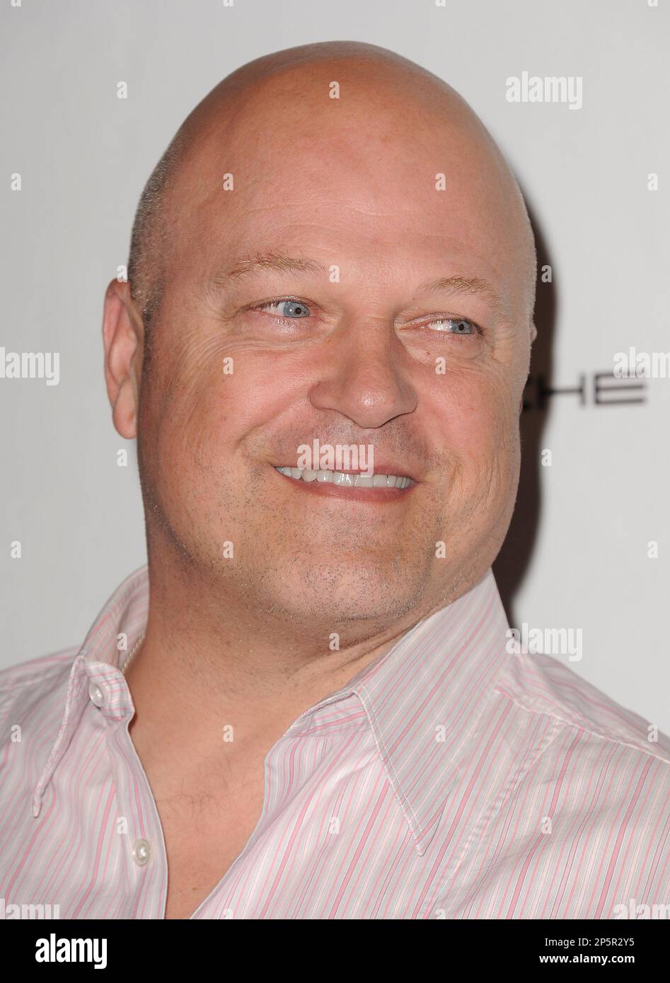 HOLLYWOOD - SEPTEMBER 25: Actor Michael Chiklis arrives at the 6th ...