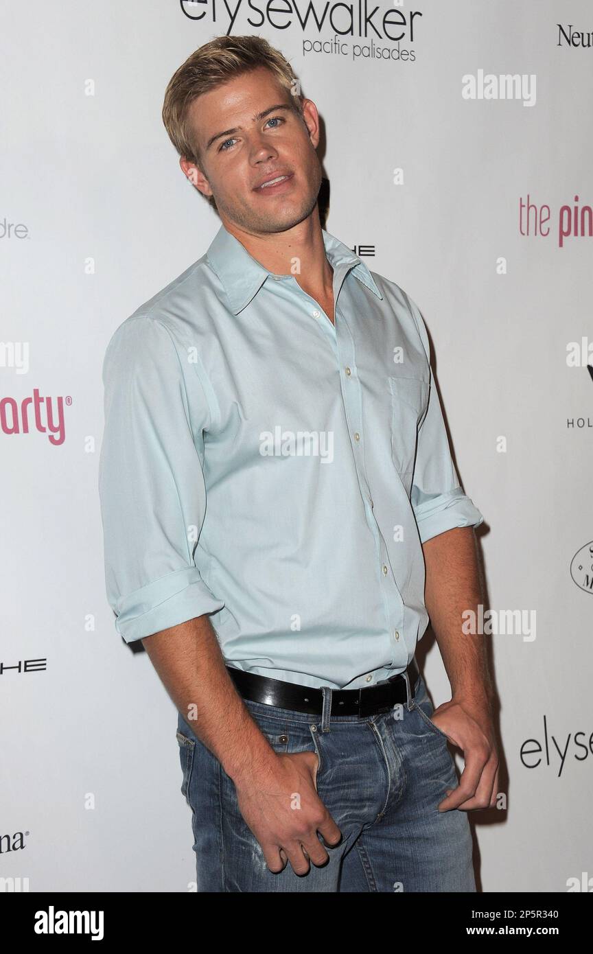 HOLLYWOOD - SEPTEMBER 25: Actor Trevor Donovan arrives at the 6th ...