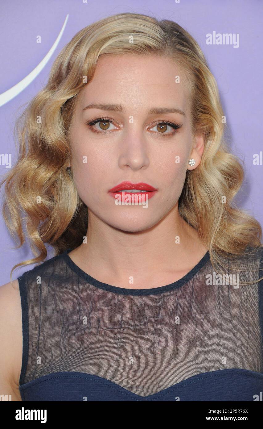 BEVERLY HILLS, CA - JULY 30: Actress Piper Perabo arrives at NBC ...