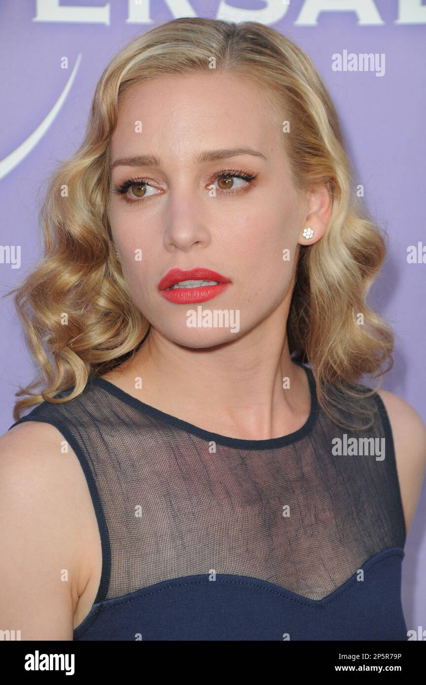 BEVERLY HILLS, CA - JULY 30: Actress Piper Perabo arrives at NBC ...