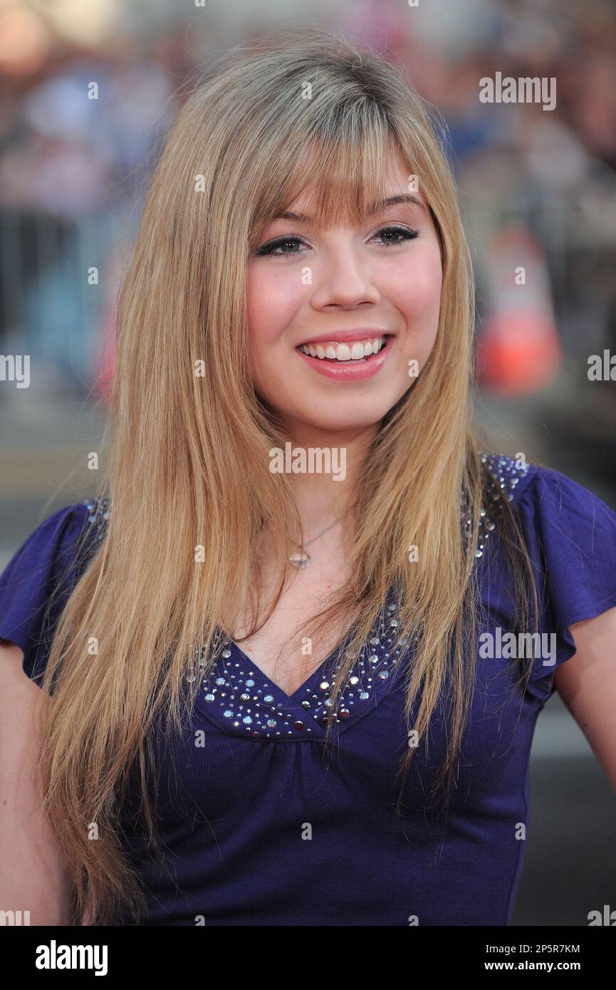 HOLLYWOOD - JULY 27: Actress Jennette McCurdy arrives at the "Scott ...