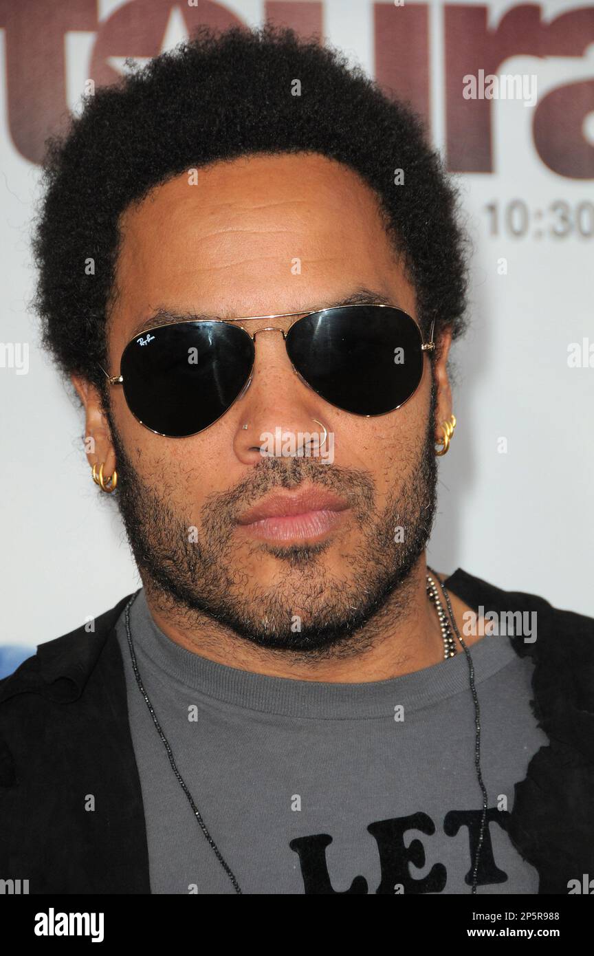 HOLLYWOOD - JUNE 16: Actor/musician Lenny Kravitz arrives at the ...