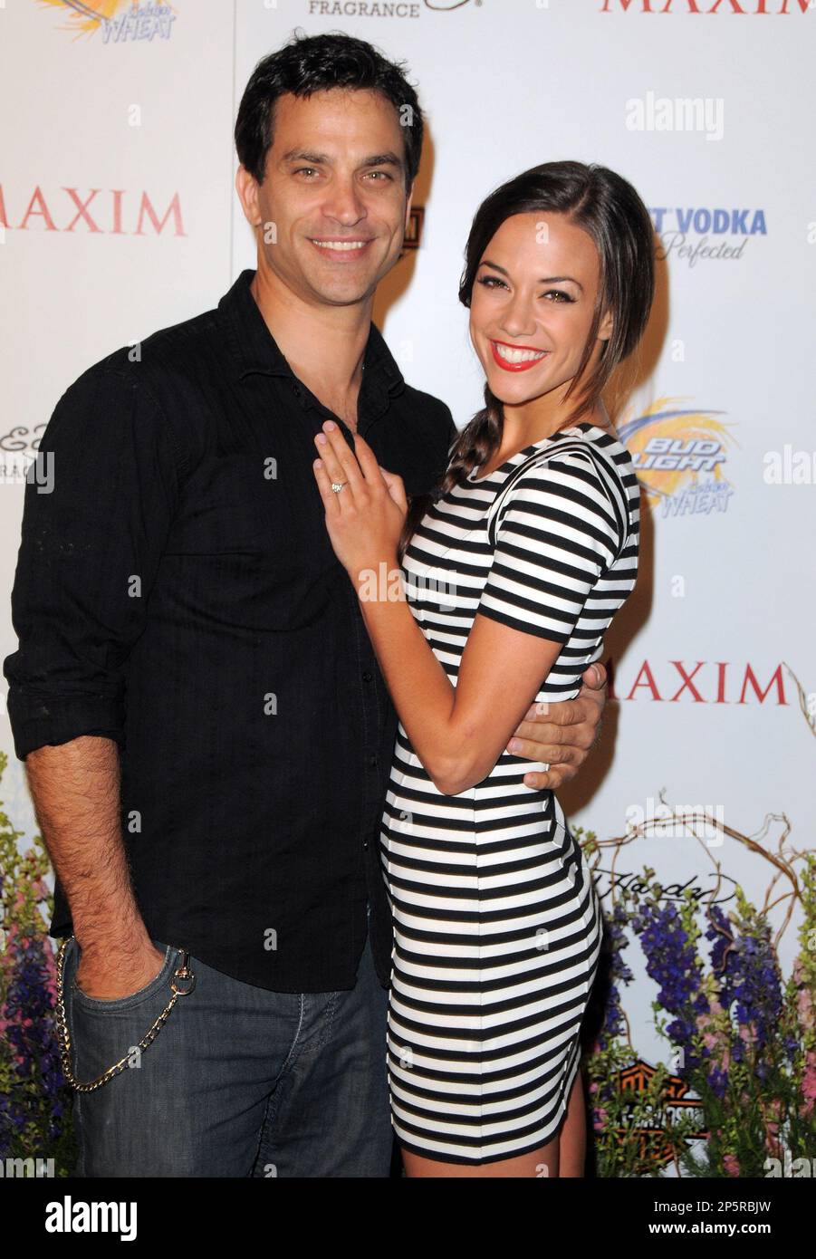 LOS ANGELES, CA - MAY 19: Actress Jana Kramer (R) and Johnathon Schaech ...