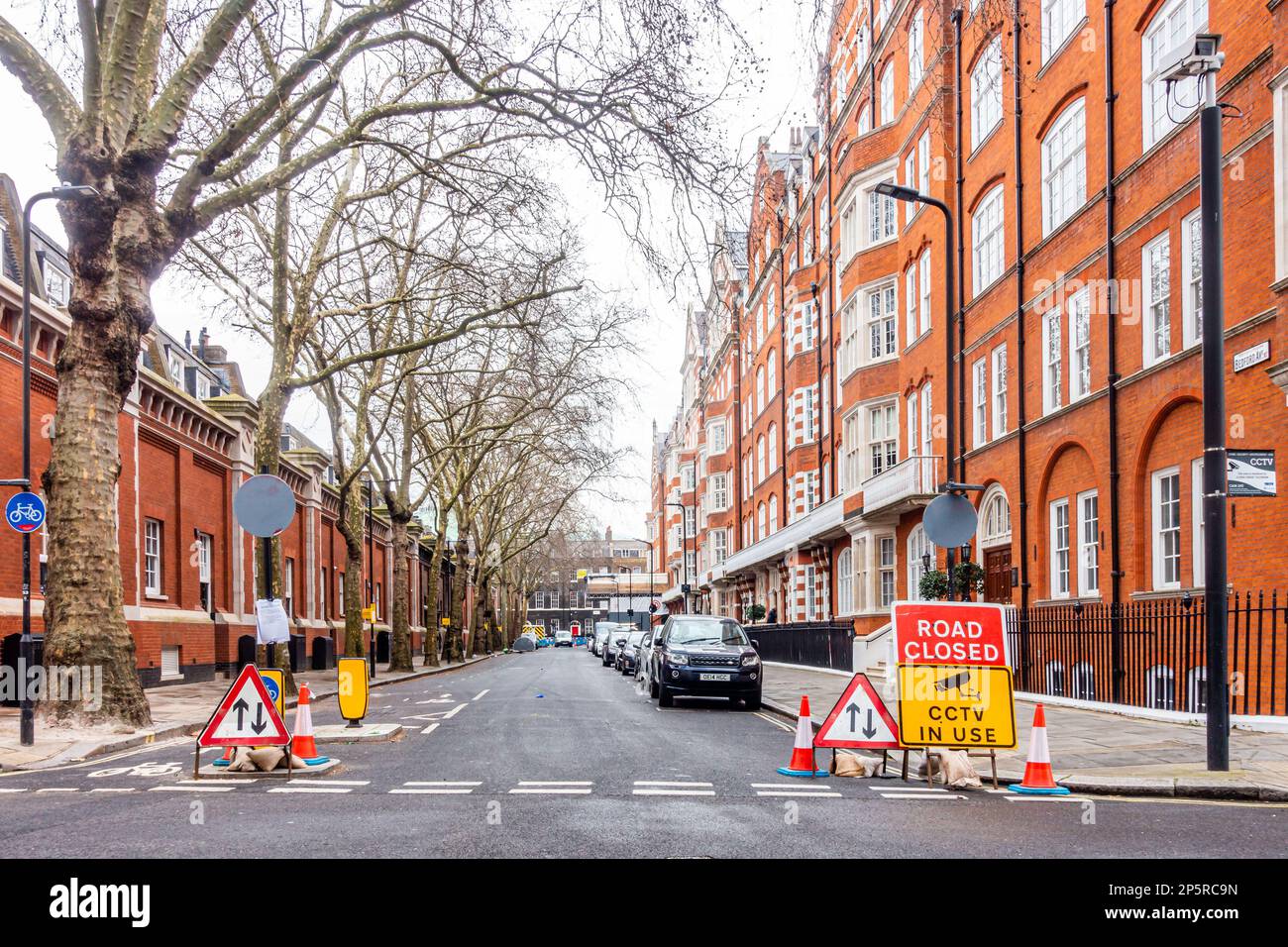 Construction signs signage hi-res stock photography and images - Alamy