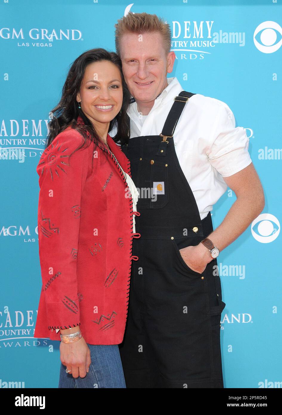 LAS VEGAS - APRIL 18: Country singers Joey Martin Feek (R) and Rory Lee ...