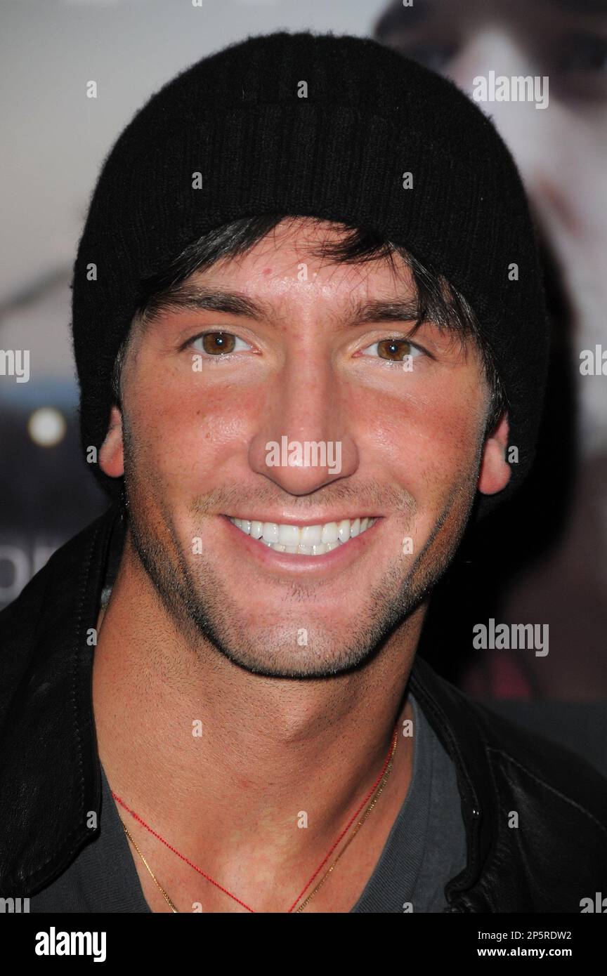 LOS ANGELES, CA - APRIL 12: Evan Lysacek attends An Evening With Mark ...