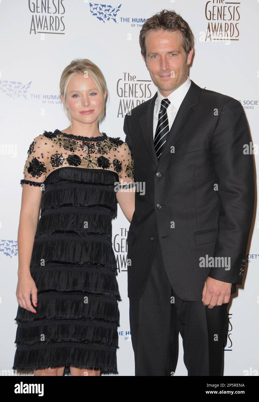 BEVERLY HILLS, CA - MARCH 20: Actor Michael Vartan (R) and Kristen Bell ...