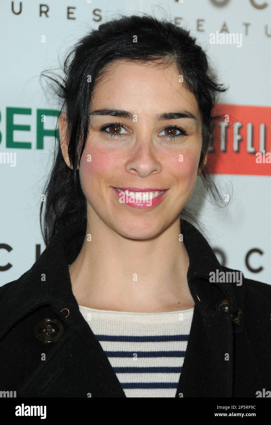 HOLLYWOOD - MARCH 18: Actress Sarah Silverman arrives at the "Greenberg ...