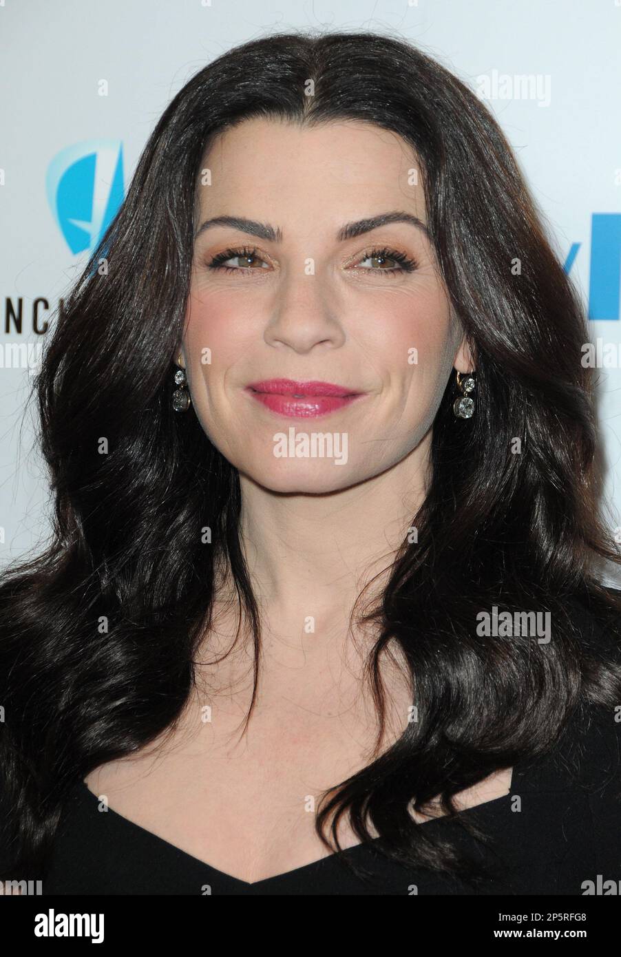 LOS ANGELES, CA - MARCH 15: Actress Julianna Margulies arrives at the ...