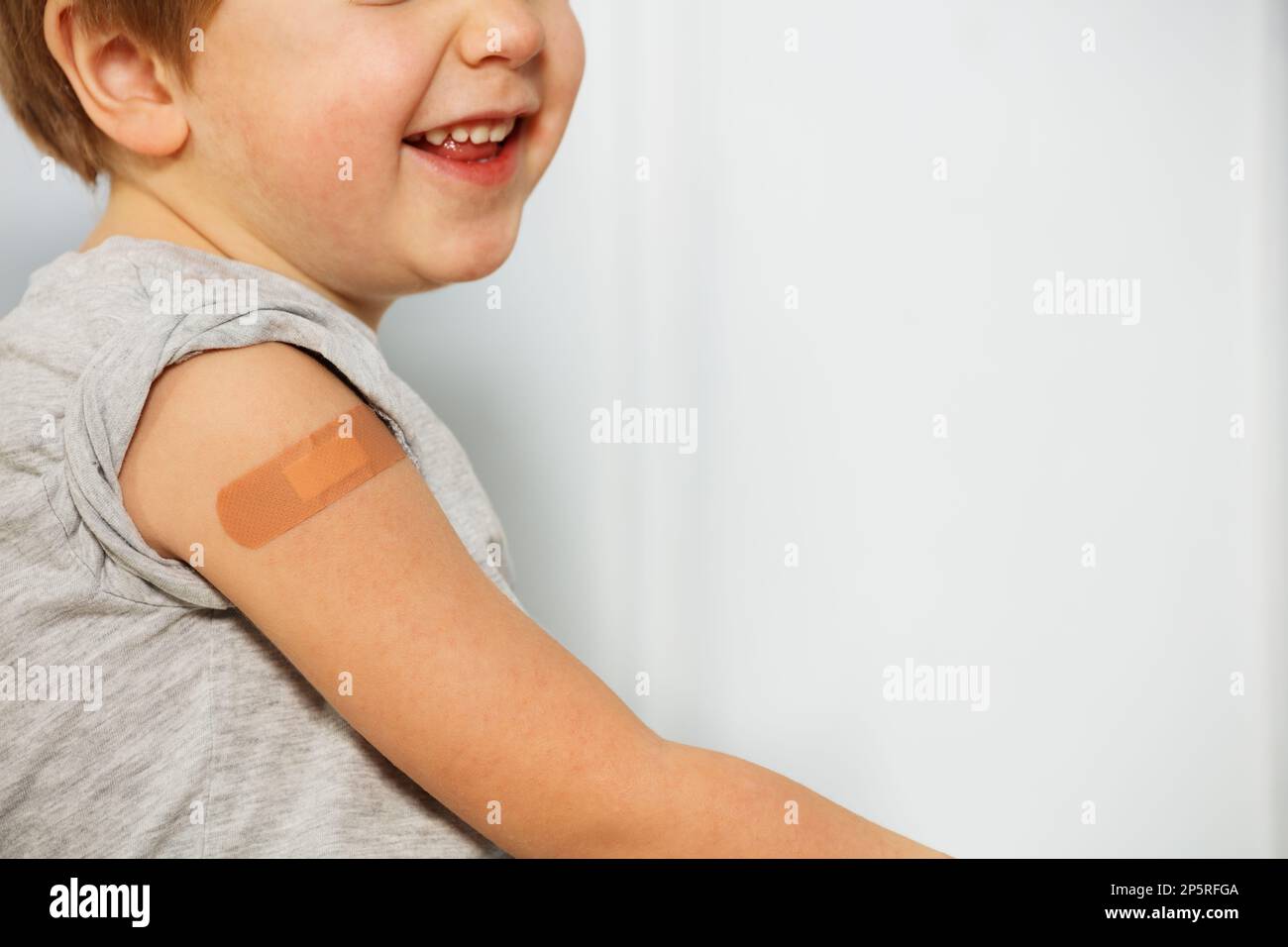 Pain patch shoulder hi-res stock photography and images - Alamy