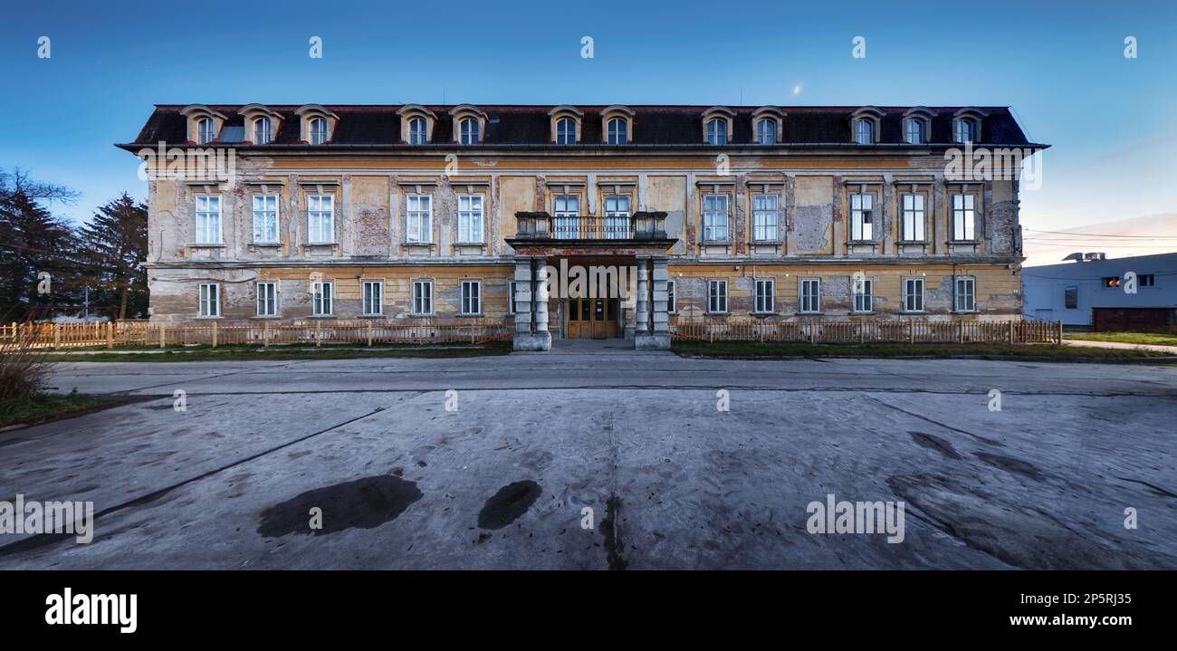 Spooky castle hi-res stock photography and images - Alamy