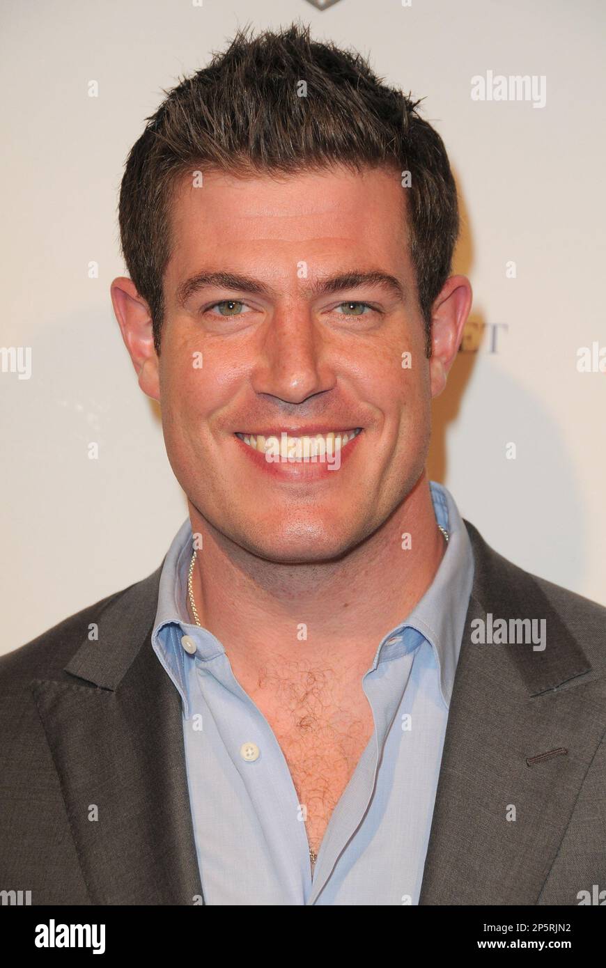 PASADENA, CA - JANUARY 06: Television personality Jesse Palmer arrives ...