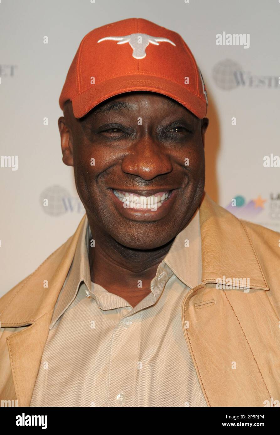 PASADENA, CA - JANUARY 06: Actor Michael Clarke Duncan arrives at The ...