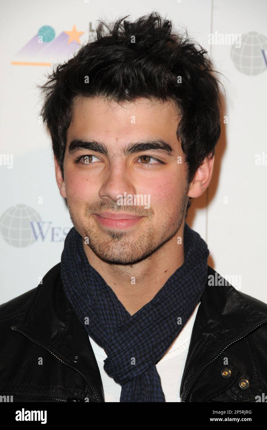 PASADENA, CA - JANUARY 06: Singer Joe Jonas arrives at The Official BCS ...