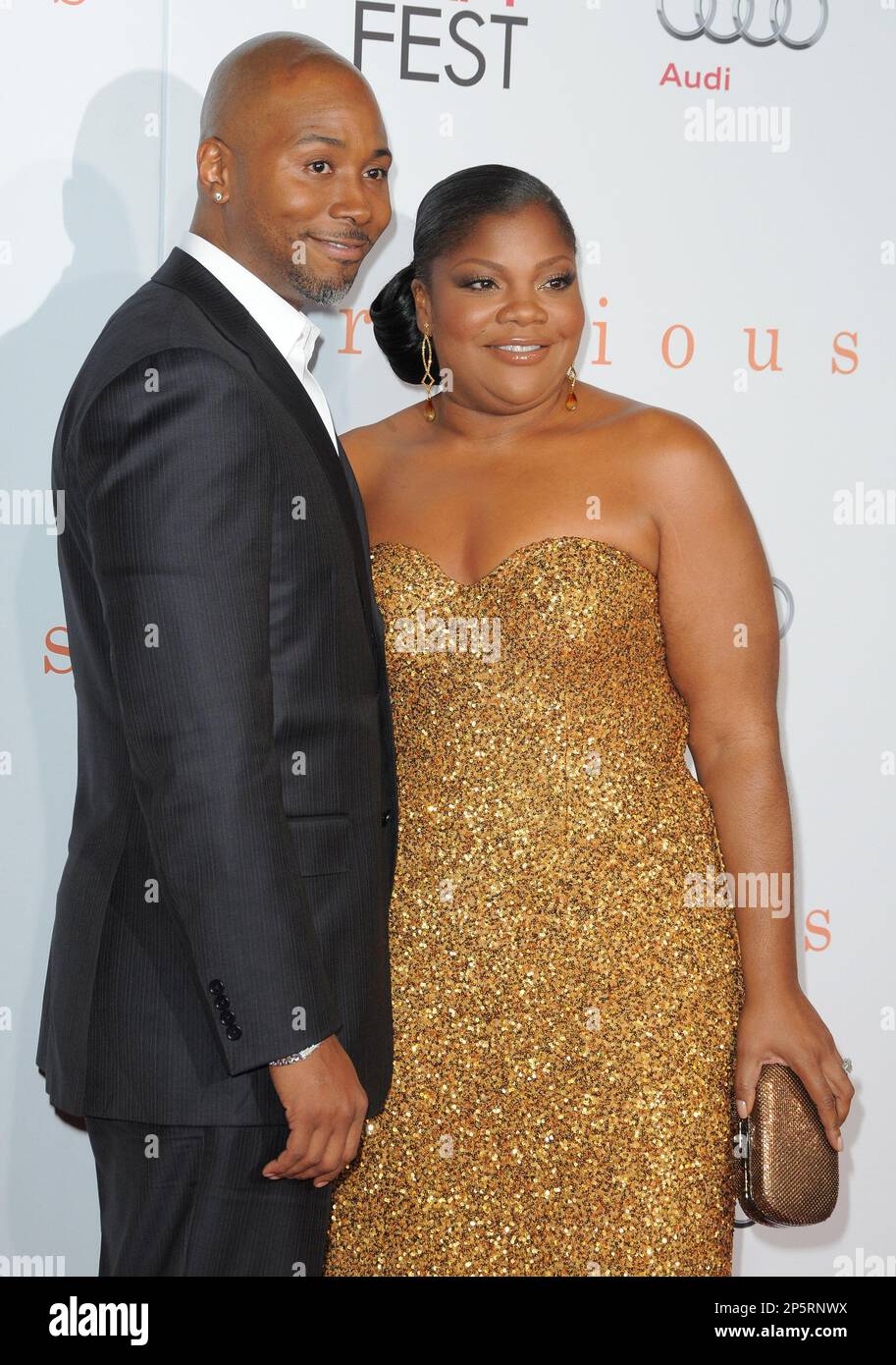 HOLLYWOOD - NOVEMBER 01: Mo'Nique arrives at Los Angeles premiere of ...