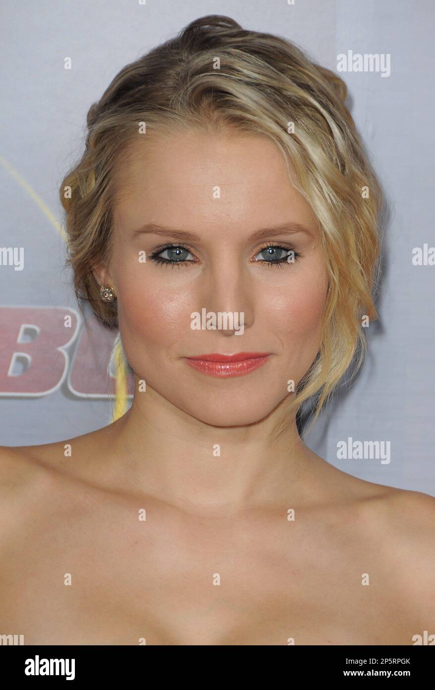 LOS ANGELES, CA - OCTOBER 19: Actress Kristen Bell arrives at the ...