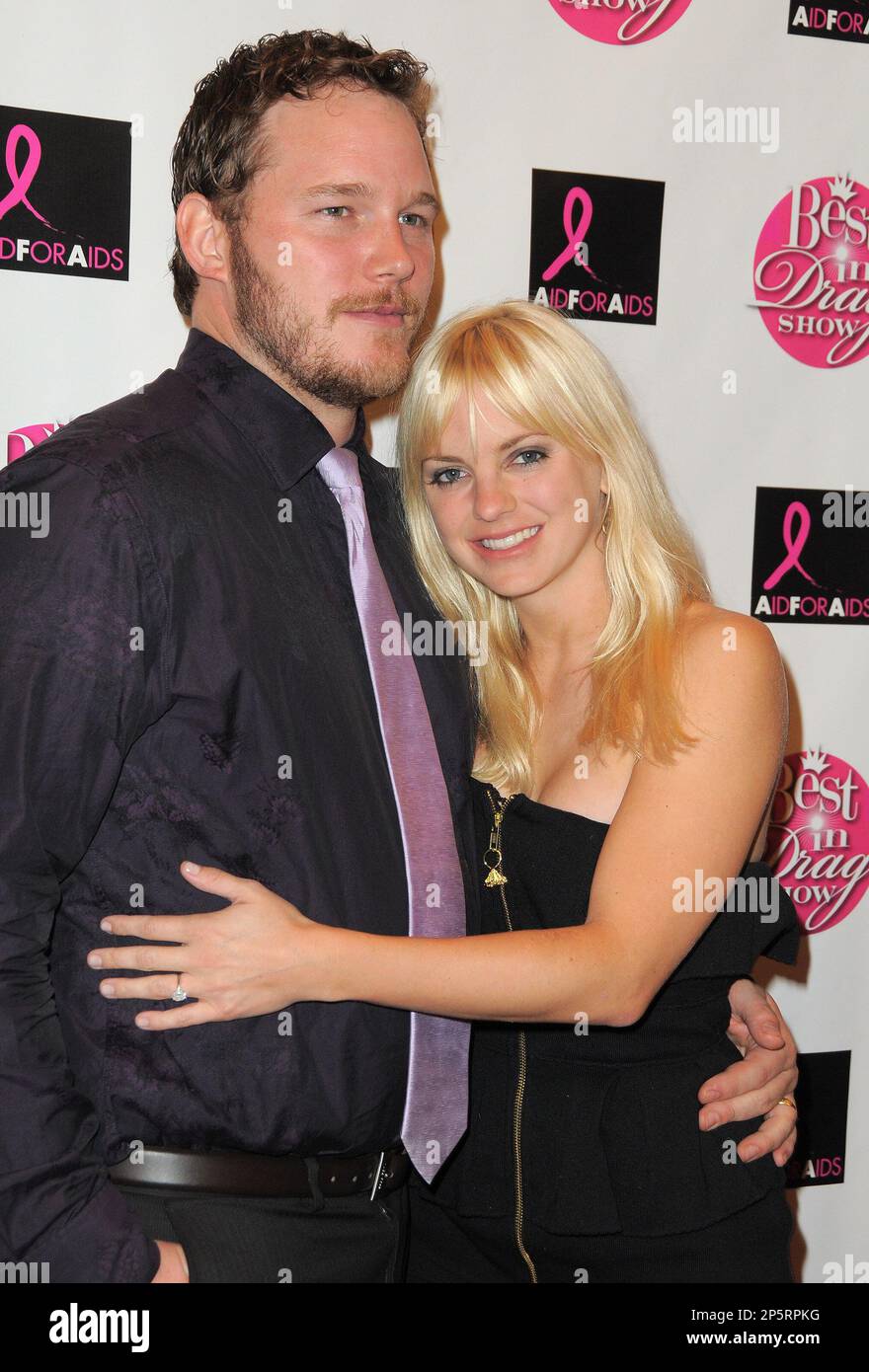 LOS ANGELES, CA - OCTOBER 18: Actors Chris Pratt and Anna Faris arrives ...