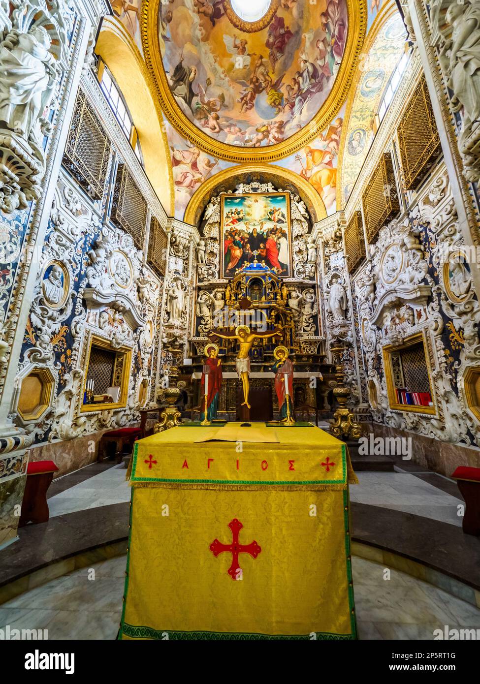 Ancient roman altar hi-res stock photography and images - Alamy