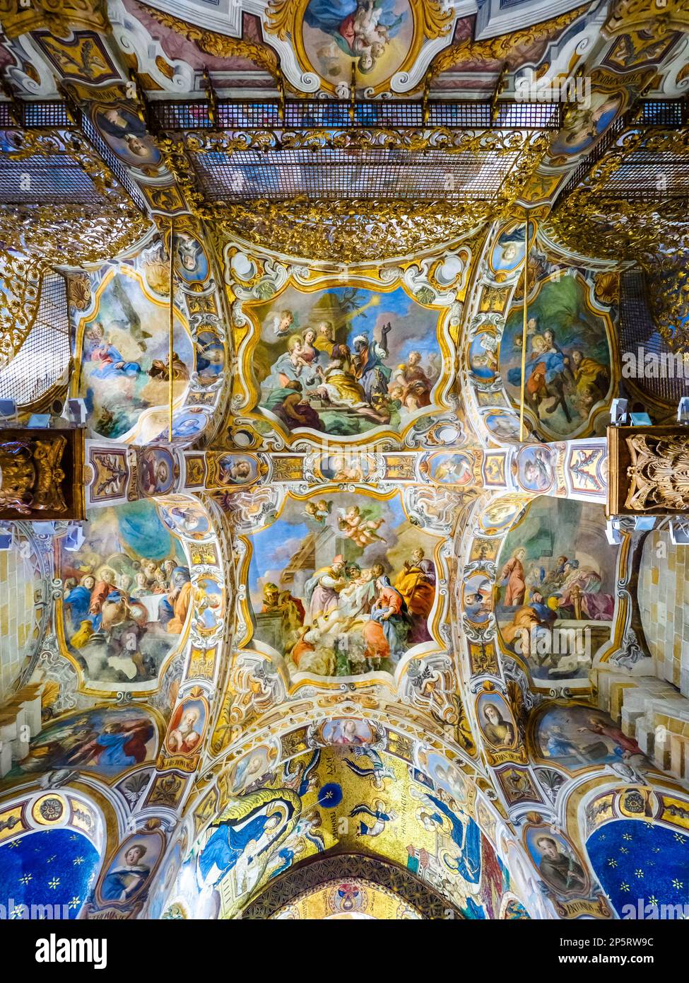 Ancient roman ceiling hi-res stock photography and images - Alamy