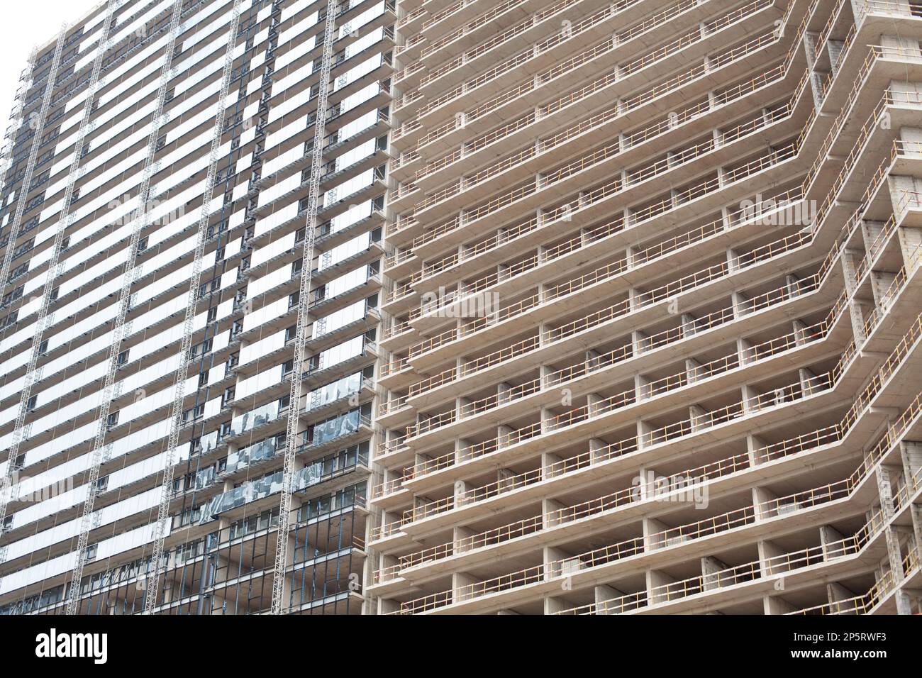 Half built skyscraper hi-res stock photography and images - Alamy