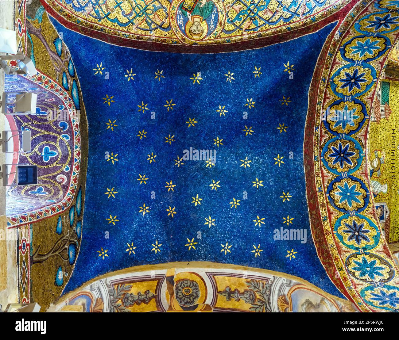 Decorative church ceiling hi-res stock photography and images - Alamy