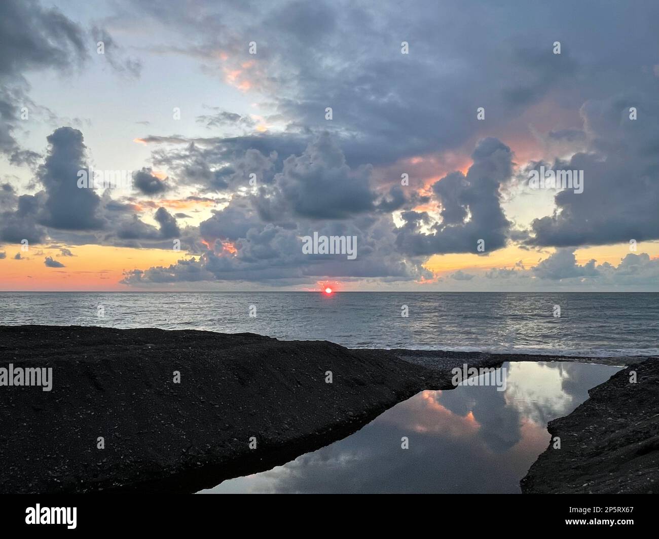 Awesome sun hi-res stock photography and images - Alamy