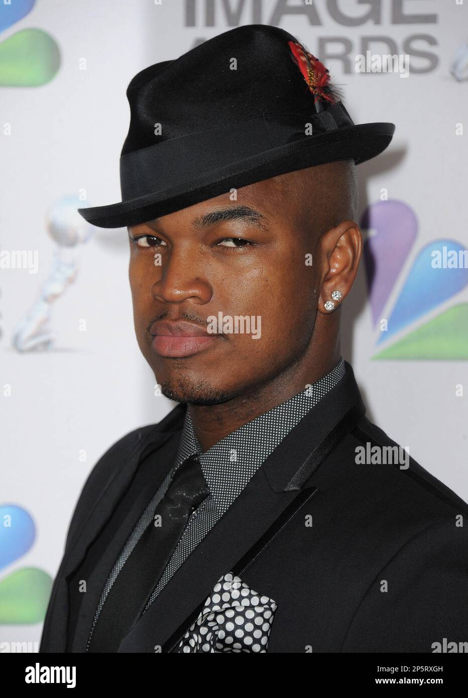 LOS ANGELES, CA - FEBRUARY 17: Singer Ne-Yo arrives at the 43rd Annual ...