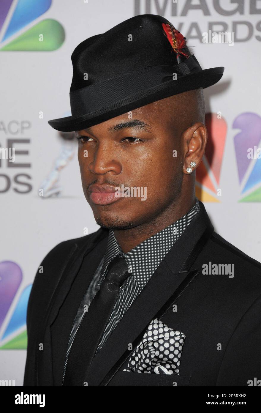 LOS ANGELES, CA - FEBRUARY 17: Singer Ne-Yo arrives at the 43rd Annual ...