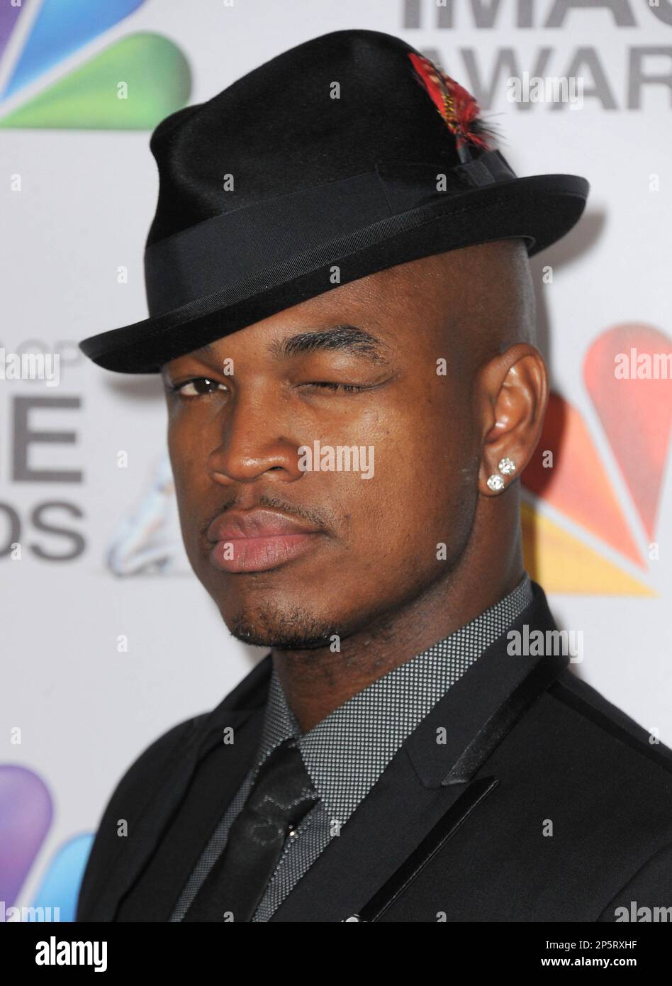 LOS ANGELES, CA - FEBRUARY 17: Singer Ne-Yo arrives at the 43rd Annual ...