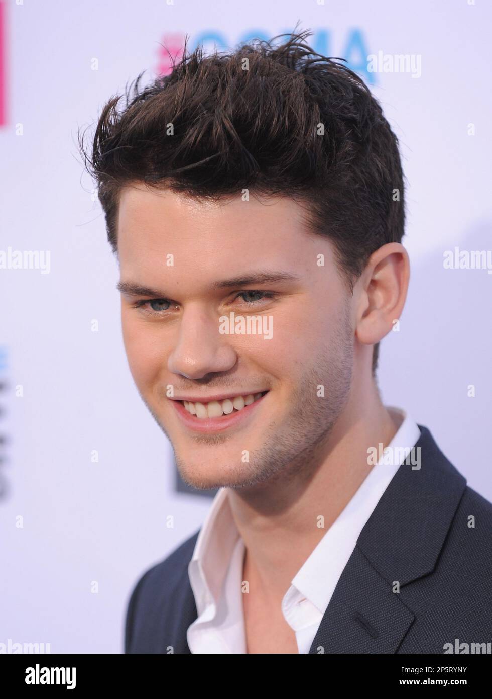 HOLLYWOOD, CA - JANUARY 12: Actor Jeremy Irvine arrives at the 17th ...