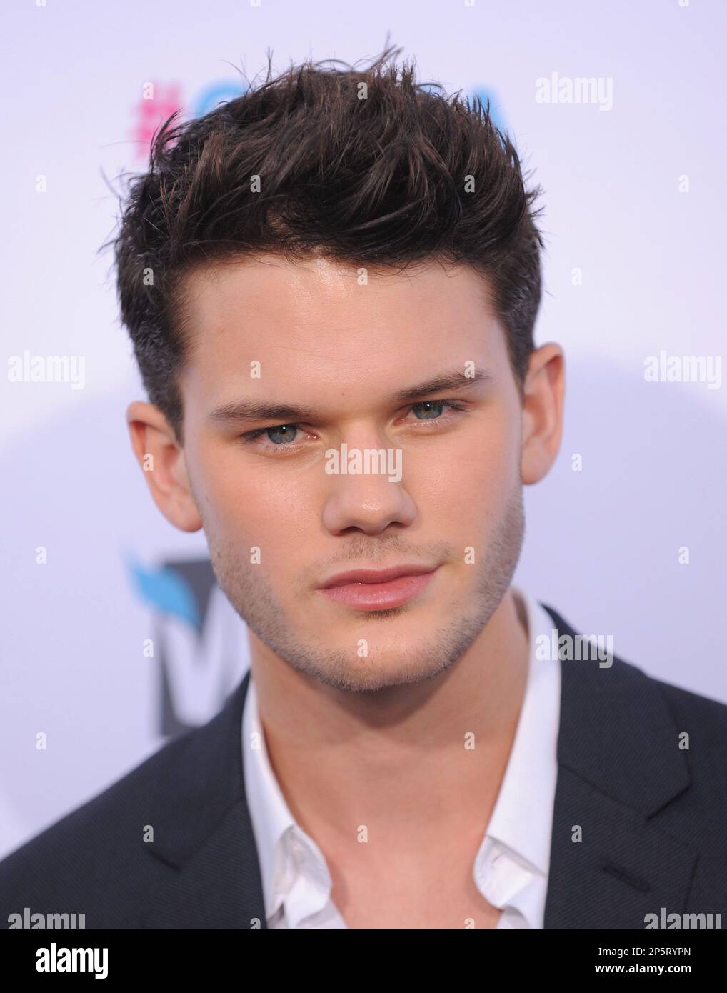 HOLLYWOOD, CA - JANUARY 12: Actor Jeremy Irvine arrives at the 17th ...