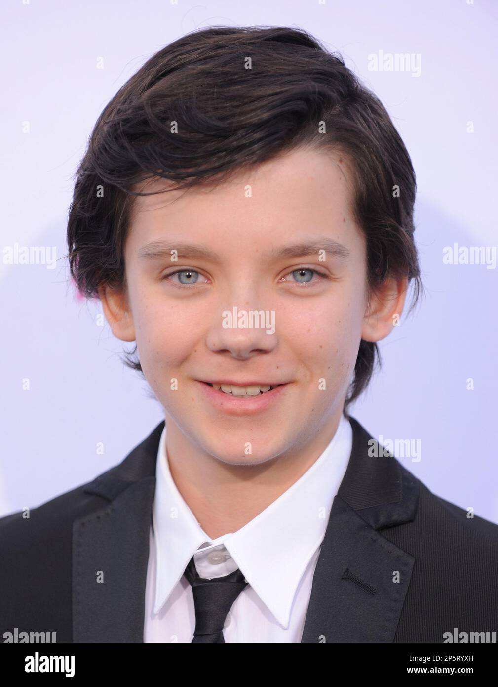 HOLLYWOOD, CA - JANUARY 12: Actor Asa Butterfield arrives at the 17th ...