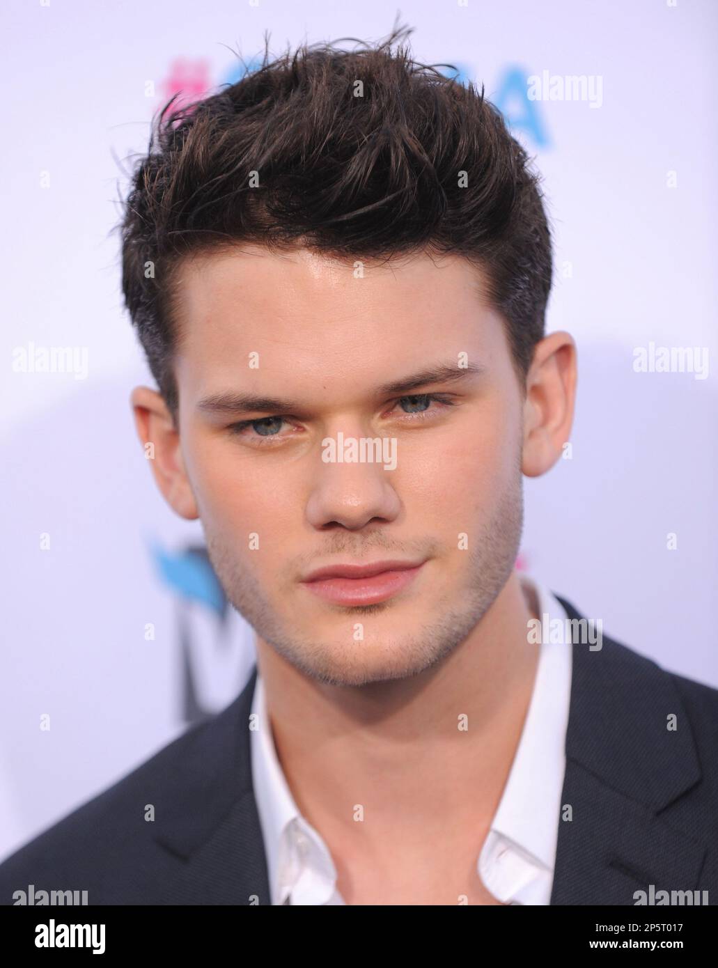 HOLLYWOOD, CA - JANUARY 12: Actor Jeremy Irvine arrives at the 17th ...