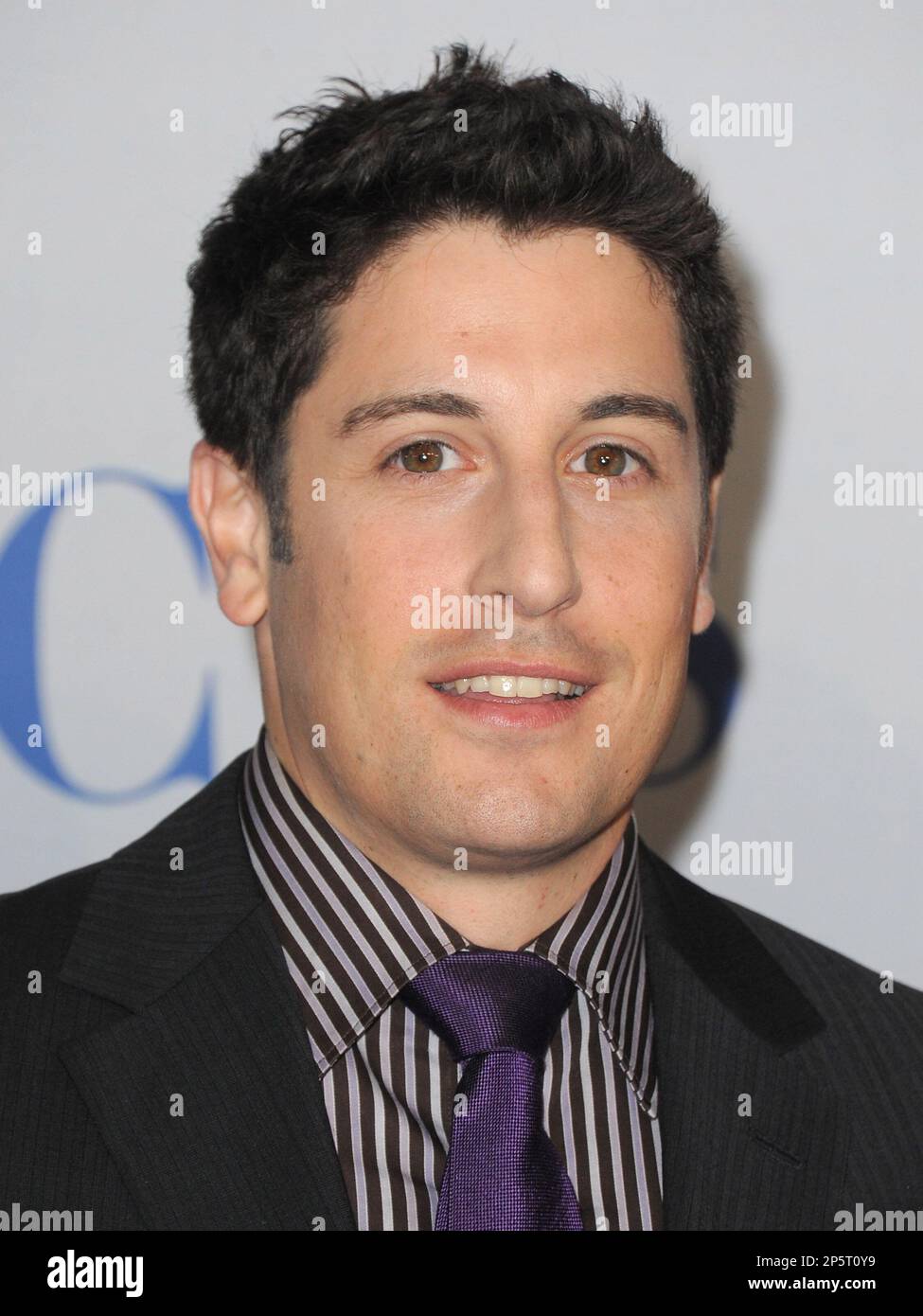 LOS ANGELES, CA - JANUARY 11: Actor Jason Biggs arrives at the People's ...