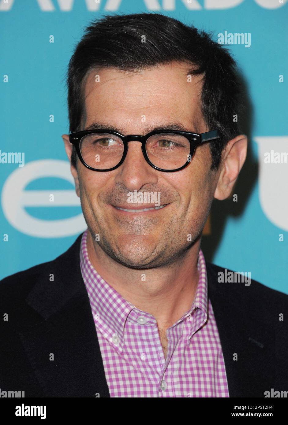 LOS ANGELES, CA - DECEMBER 08: Actor Ty Burrell arrives at The ...
