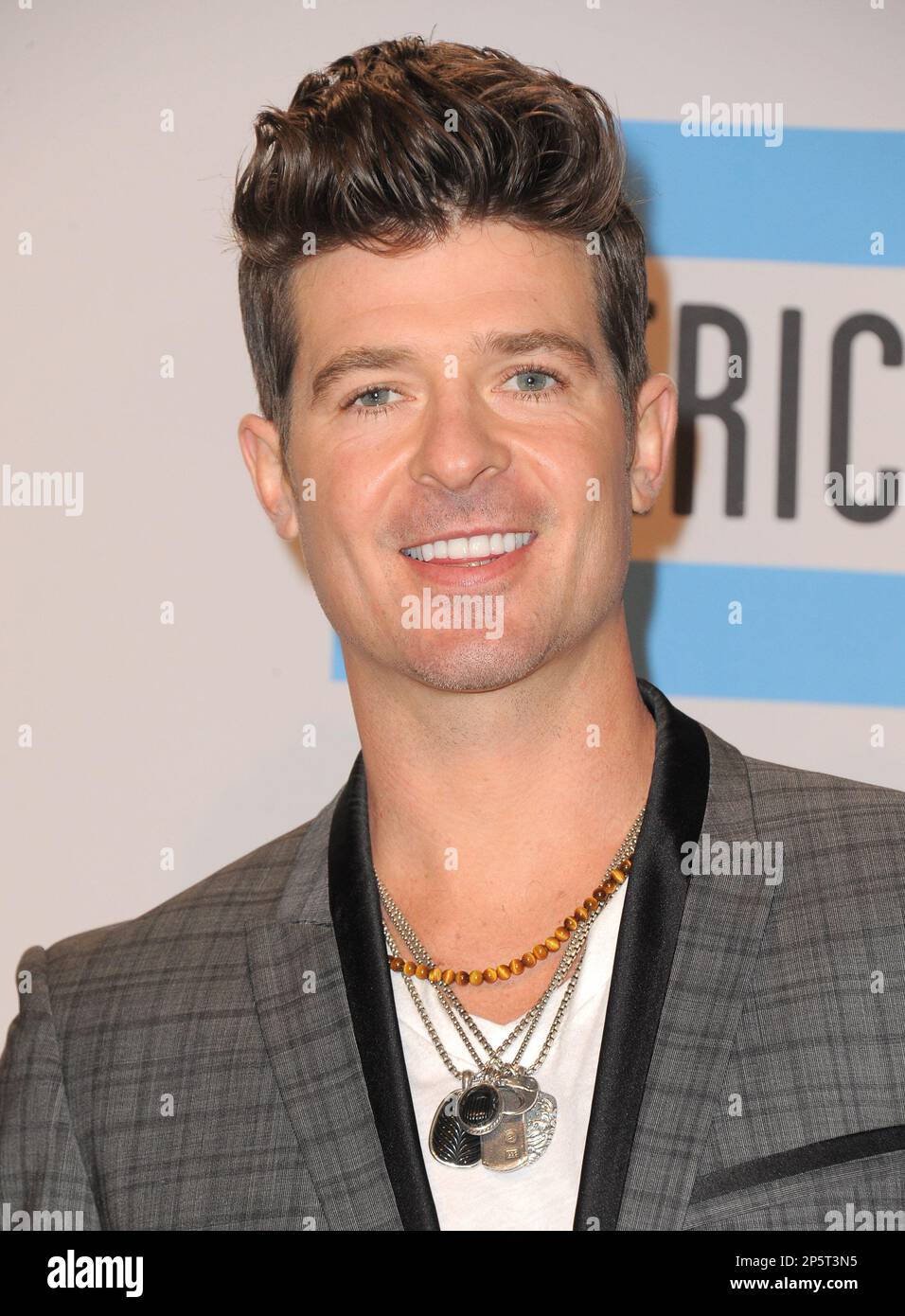 LOS ANGELES, CA - NOVEMBER 20: Singer Robin Thicke poses in the press ...