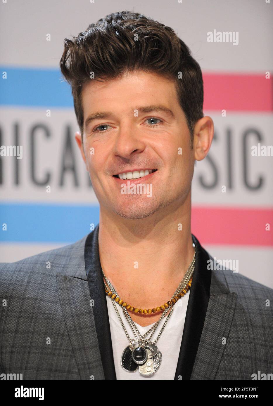 LOS ANGELES, CA - NOVEMBER 20: Singer Robin Thicke poses in the press ...