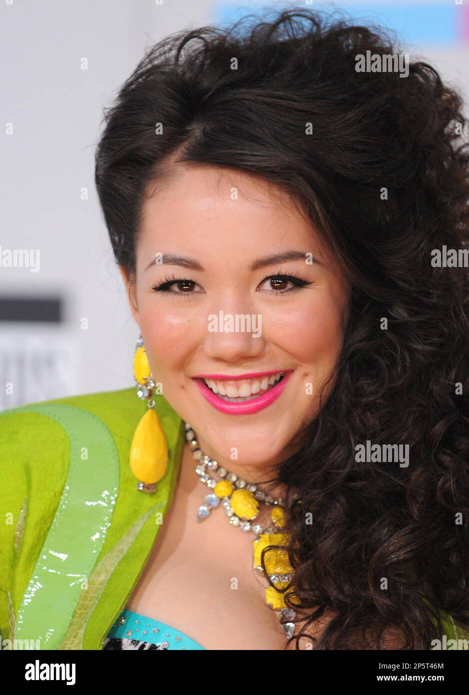 LOS ANGELES, CA - NOVEMBER 20: Singer Manika arrives at the 2011 ...