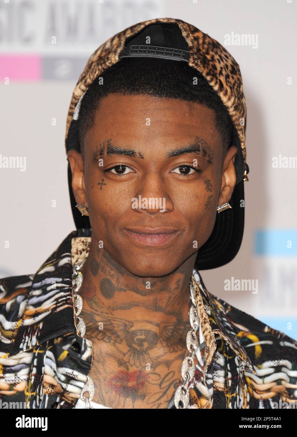 LOS ANGELES, CA - NOVEMBER 20: Rapper Soulja Boy arrives at the 2011 ...