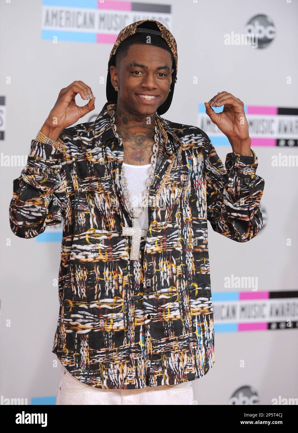 LOS ANGELES, CA - NOVEMBER 20: Rapper Soulja Boy arrives at the 2011 ...