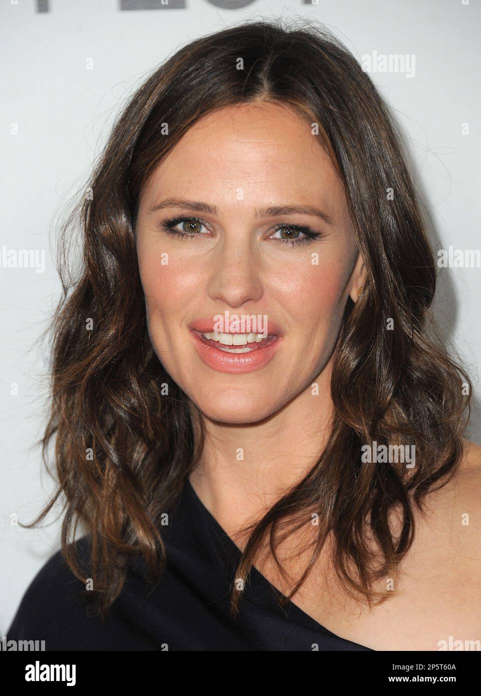 HOLLYWOOD, CA - NOVEMBER 06: Actress Jennifer Garner arrives at the AFI ...