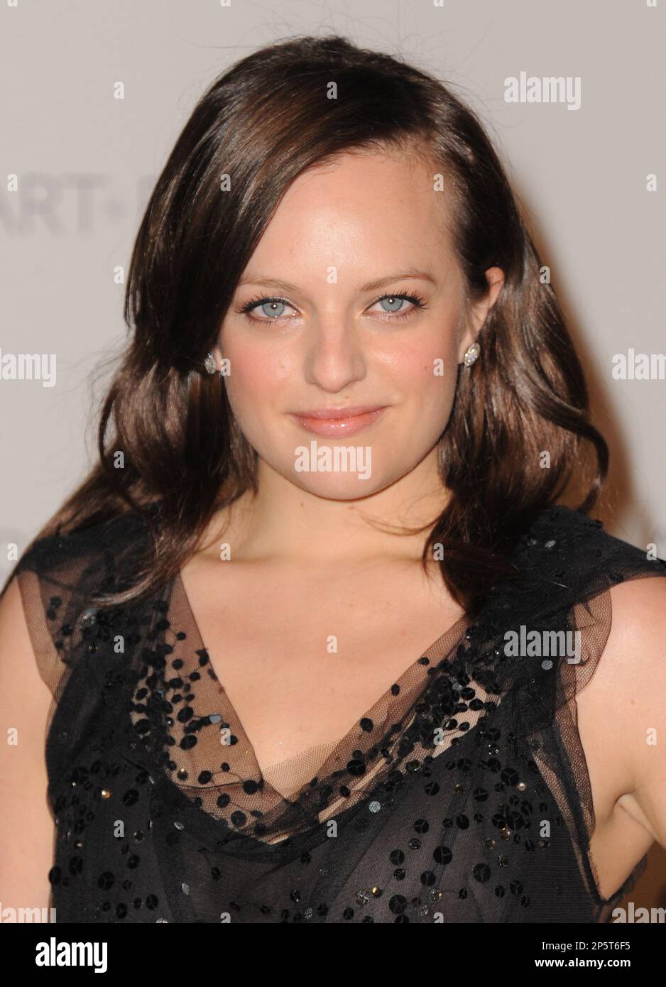 LOS ANGELES, CA - NOVEMBER 05: Actress Elisabeth Moss arrives at LACMA ...