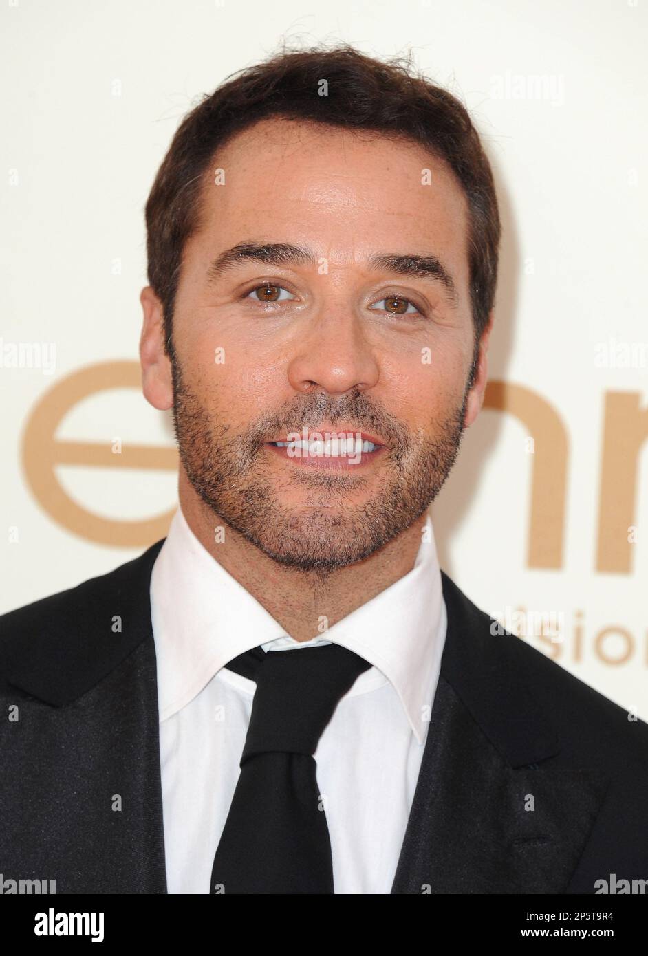 LOS ANGELES, CA - SEPTEMBER 18: Actor Jeremy Piven arrives at the 63rd ...