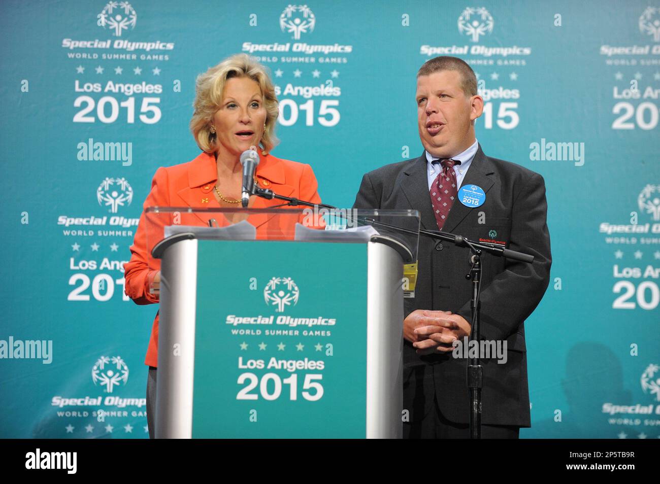 LOS ANGELES, CA - SEPTEMBER 14: Emcees Donna de Varona and Dustin ...