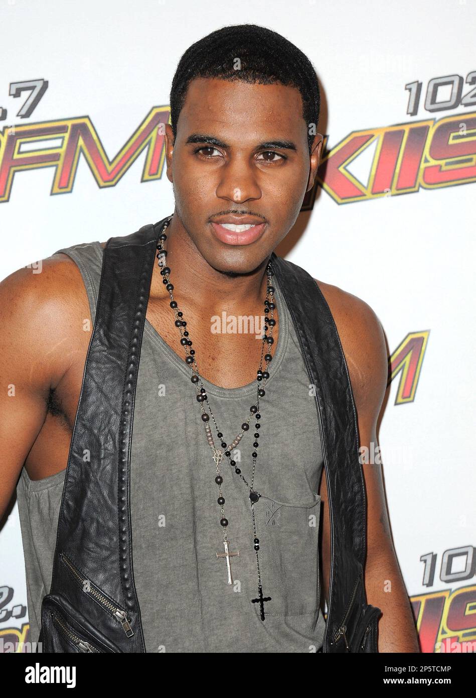 LOS ANGELES, CA - MAY 14: Singer Jason Derulo arrives at KIIS FM's 2011 ...