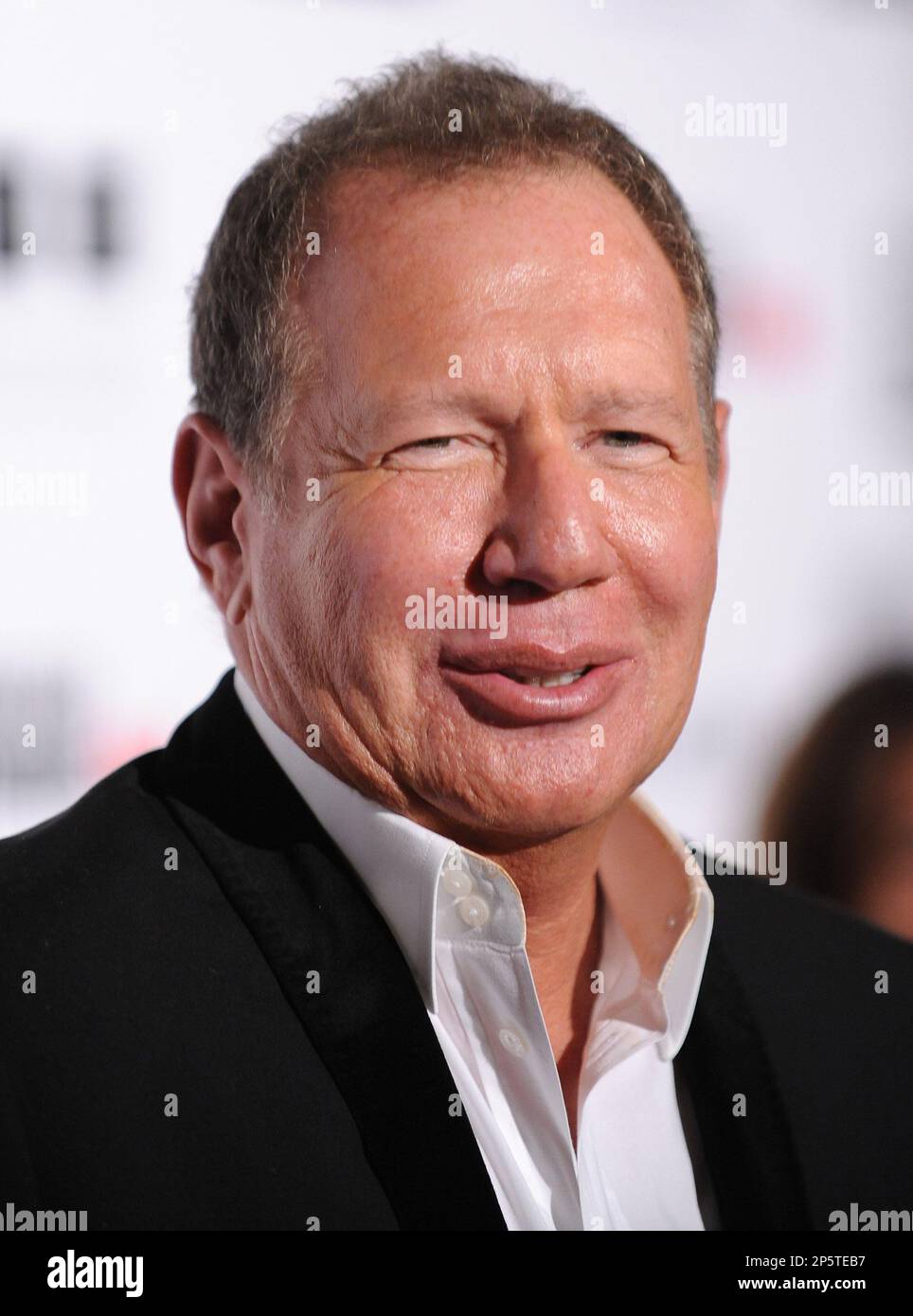 BEVERLY HILLS, CA - OCTOBER 14: Actor Garry Shandling arrives at the ...