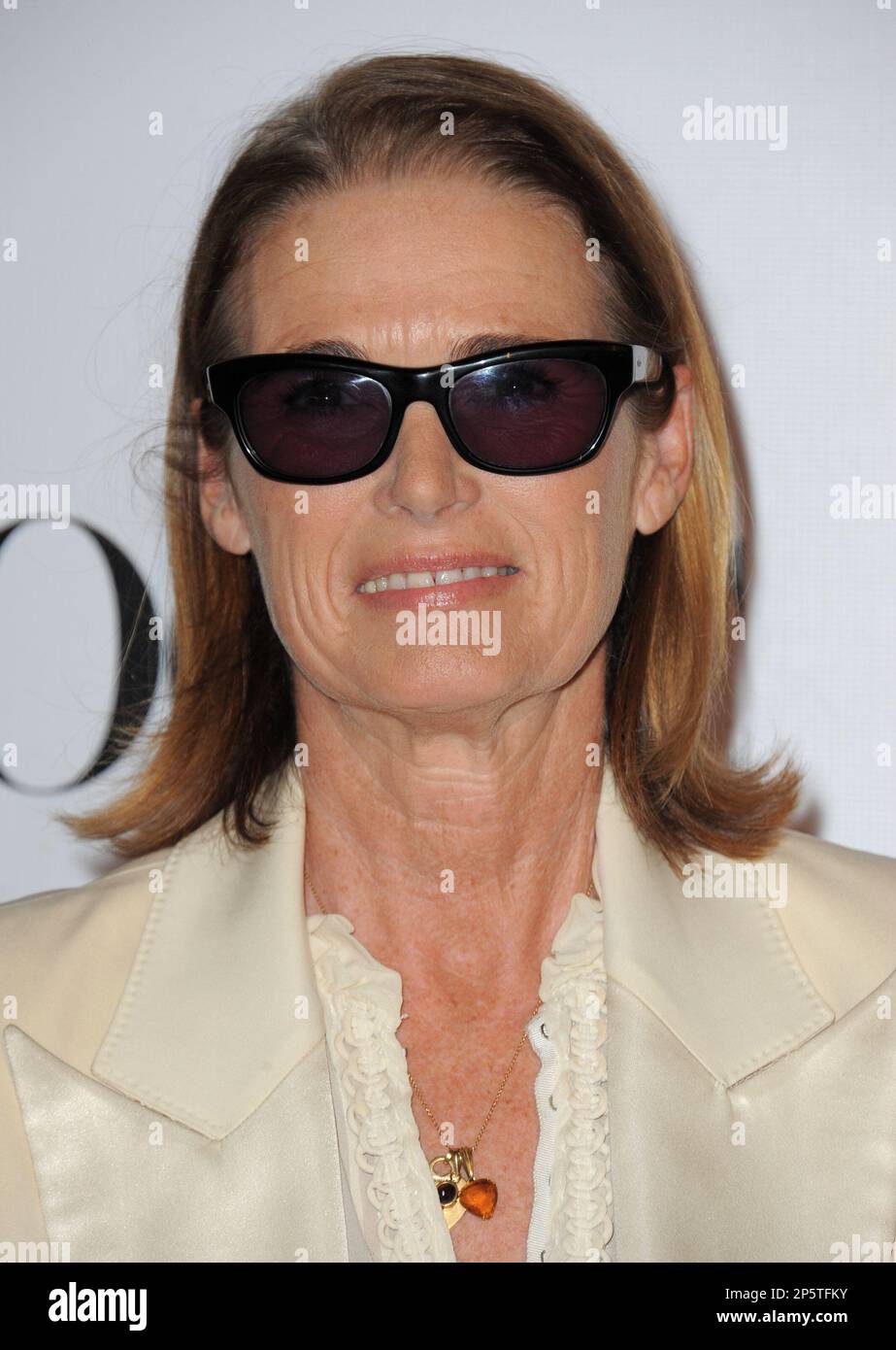 LOS ANGELES, CA - SEPTEMBER 23: Lisa Love arrives at the 9th Annual ...